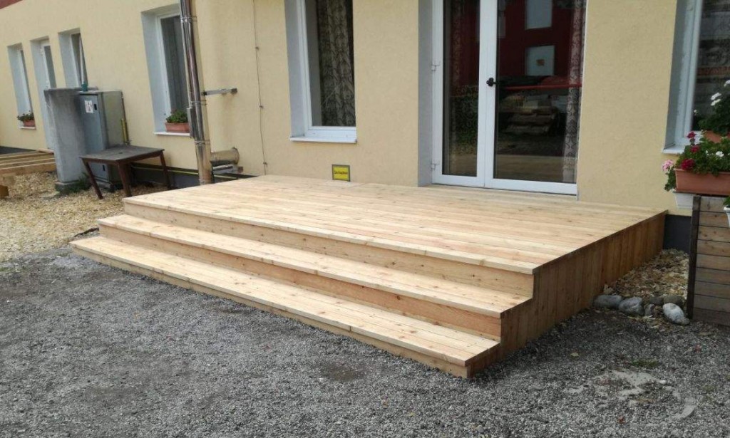 Terrasse mit Stufen in Lärche | Dirninger GmbH